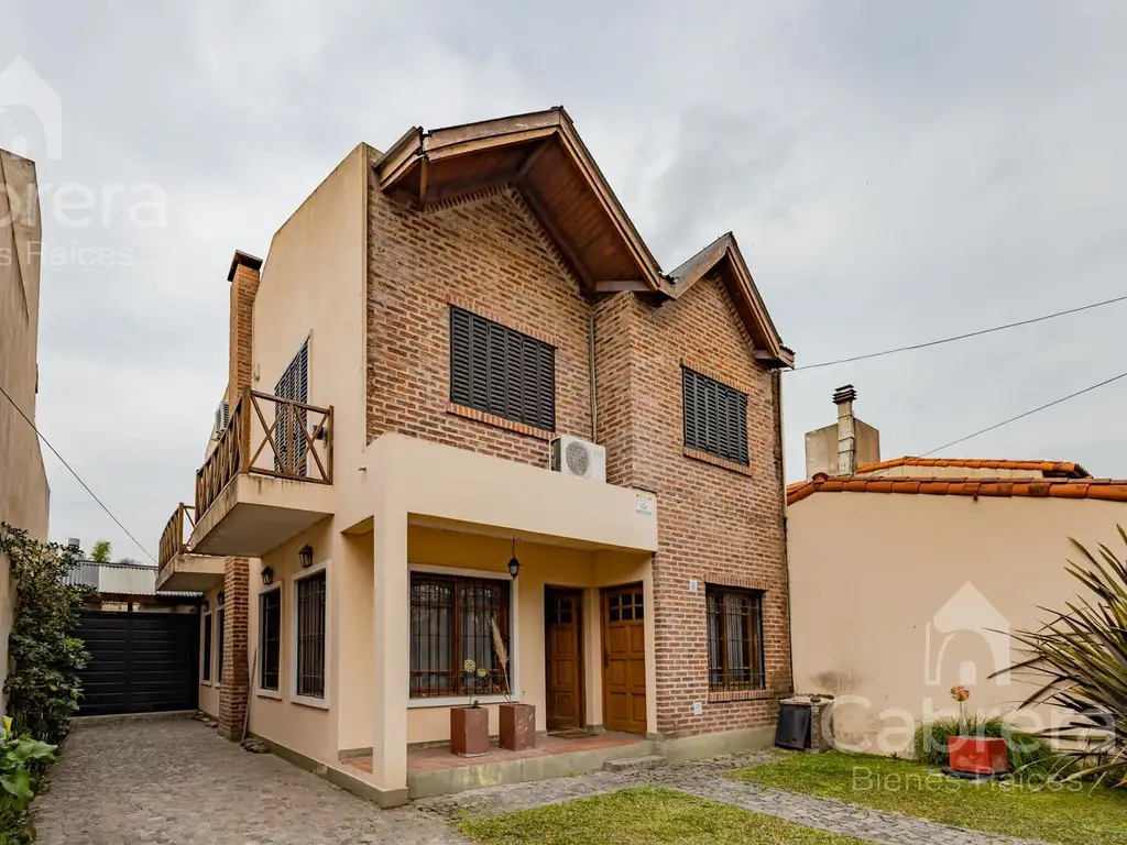Venta Casa 3 dormitorios 25 años, 3 cocheras, 235m2, 486 E/ 21 Y Cno Gral. Belgrano, City Bell ...