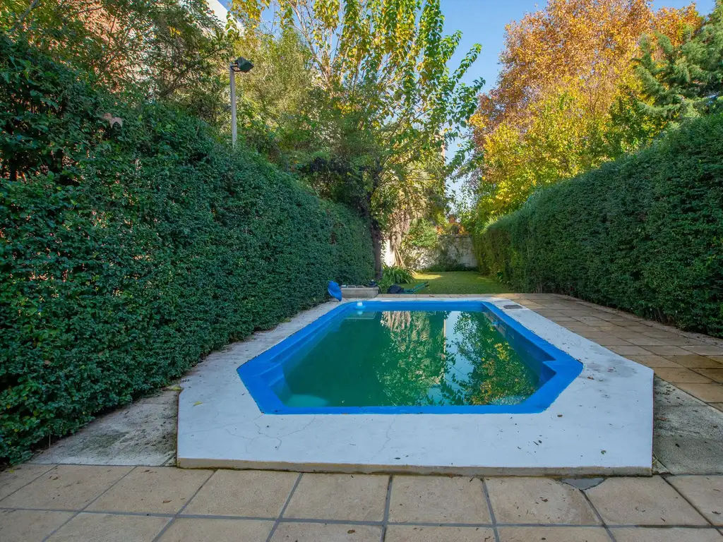 Casa Venta 4 ambientes 40 años, 1 cochera, 443m2, Avenida Cazón 1000 ...