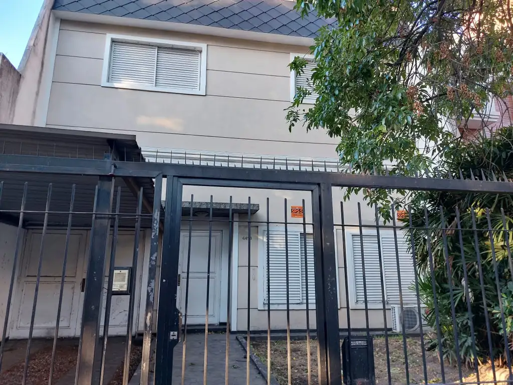 Alquiler Casa 4 dormitorios 50 años, 3 cocheras, 236m2, Av. Chivilcoy 4400, Villa Devoto | Argenprop