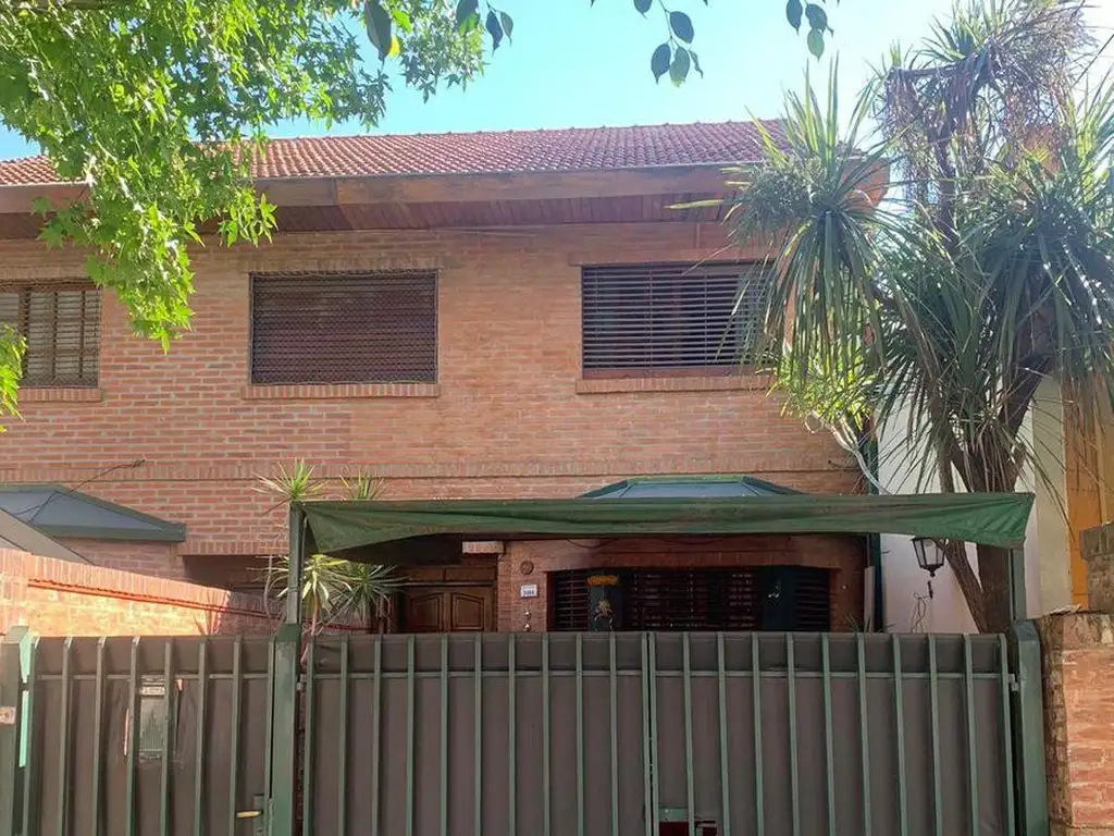 Venta Casa 3 dormitorios 20 años, 1 cochera, 100m2, Ing. Luis Silveyra 3400, Carapachay | Argenprop