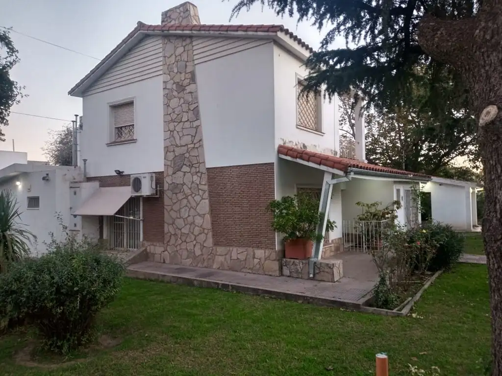 Venta Casa 5 dormitorios 67 años, 2 cocheras, 298m2, Chacal 9900, Villa ...