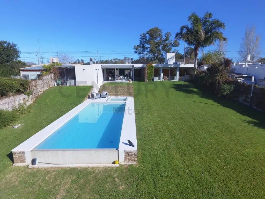 Venta Casa 3 dormitorios 10 años, 4 cocheras, 192m2, 13 E/ 478 Y 478 Bis 5600, City Bell | Argenprop