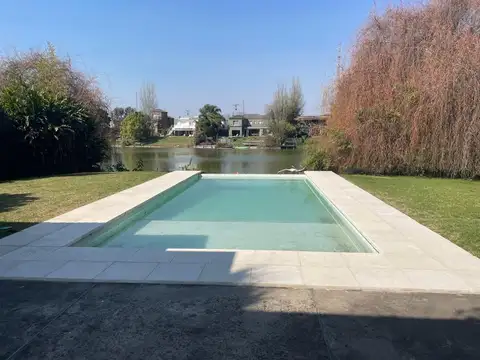 Muy linda casa, canchera. A la laguna lote 800m2. 2 plantas. Jardín, pileta y parrilla ...