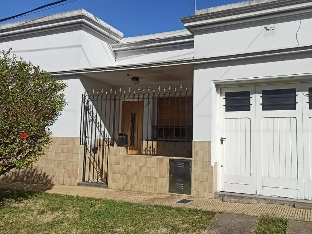 Venta Casa 2 dormitorios 50 años, 1 cochera, 105m2, 522, Tolosa, Zona Sur | Argenprop
