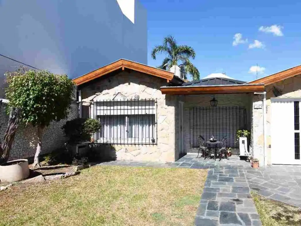 Casa Venta 5 ambientes 42 años, 423m2, 2 cocheras, 15 Agosto 2200 ...