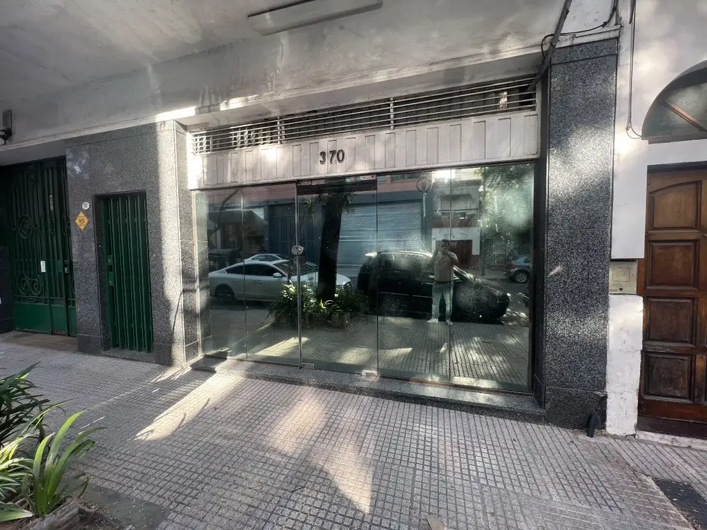 Local Alquiler, via pública, en edificio, Gandhi 300, Villa Crespo | Argenprop