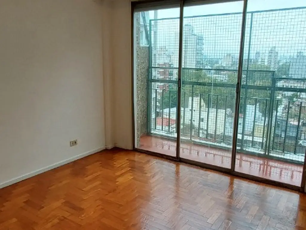 Departamento Alquiler 4 ambientes 43 años, Contrafrente, Sur, Avenida ...