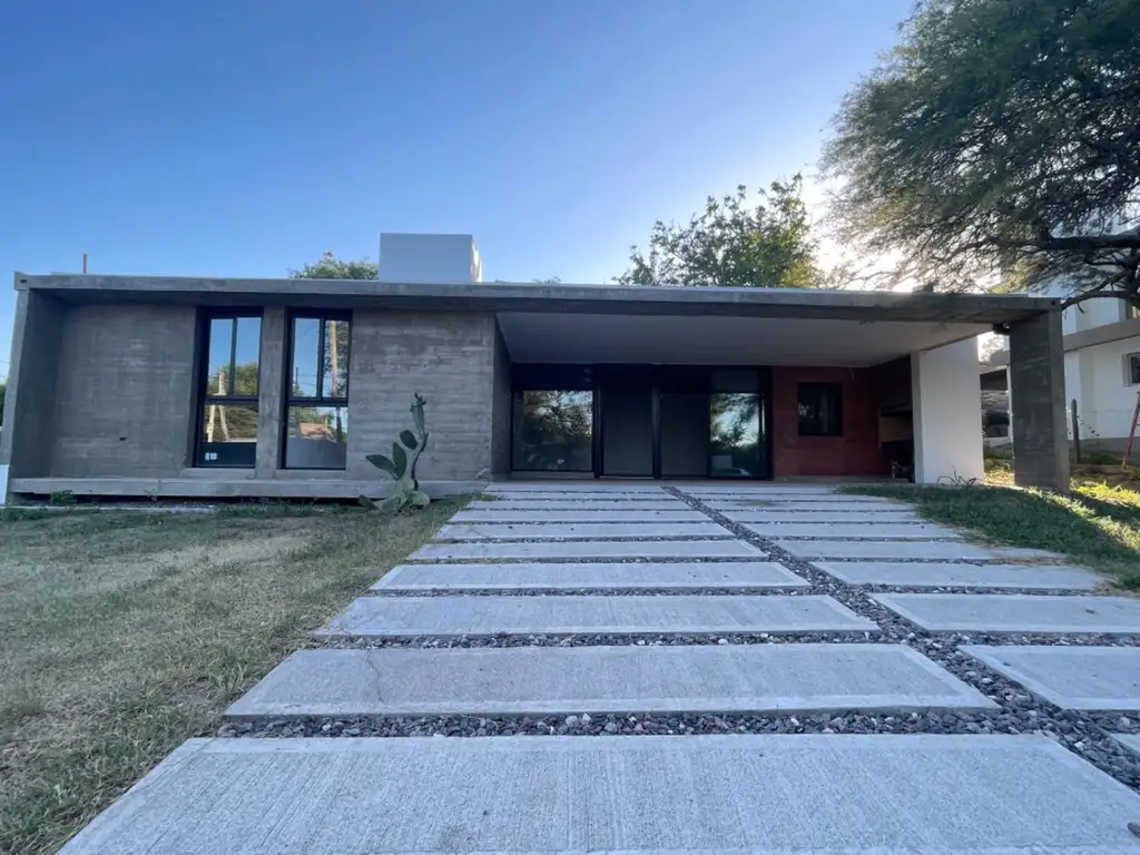 Casa Alquiler 4 ambientes a estrenar, 140m2, 2 cocheras, Madrid 900 ...