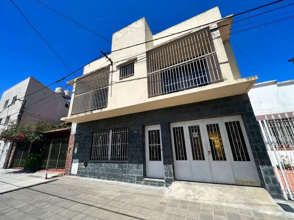 Venta Casa 20 años 3 dormitorios, 150m2, 2 cocheras, 117 Entre 530 Y 531 100, Tolosa | Argenprop