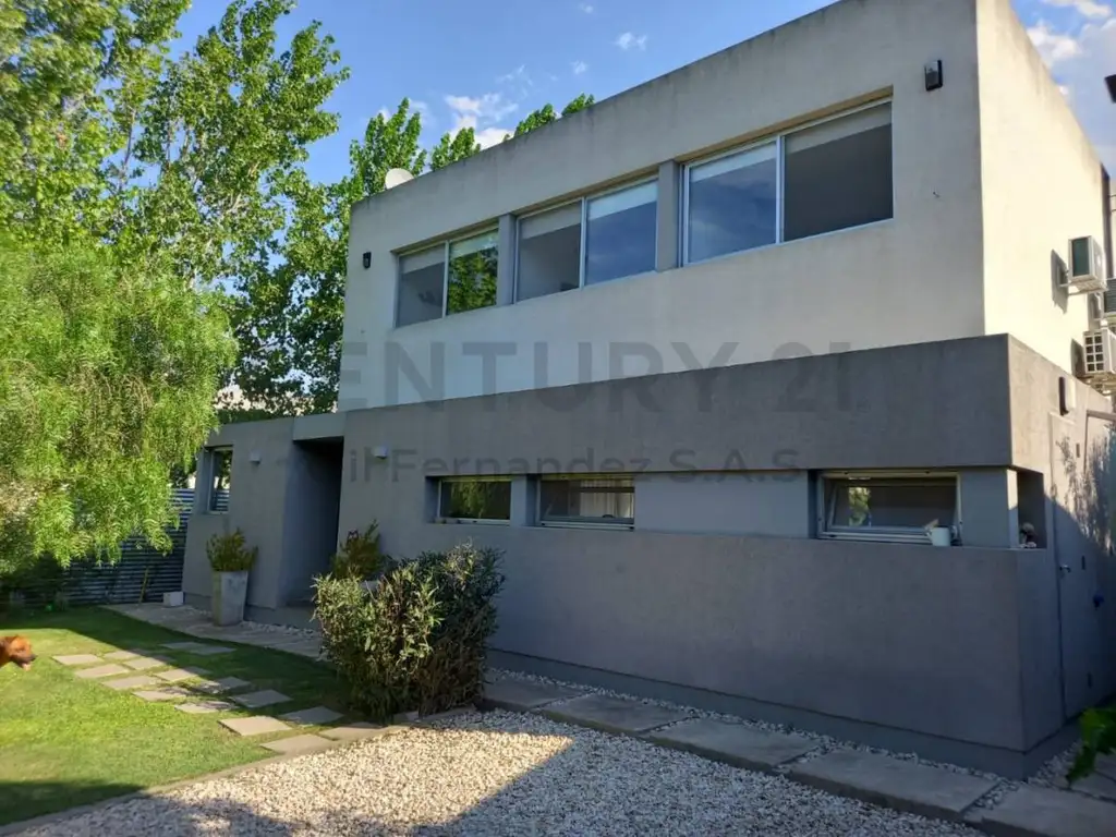 Venta Casa 6 años 4 dormitorios, 162m2, 135 Entre 490 Y 491 4100, Joaquin Gorina | Argenprop