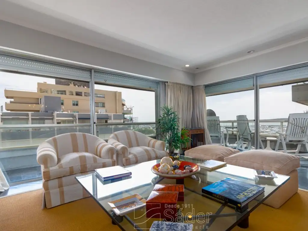 Venta Departamento 4 dormitorios, 151m2, con balcón, Avda. Gorlero, Península, Punta del Este ...