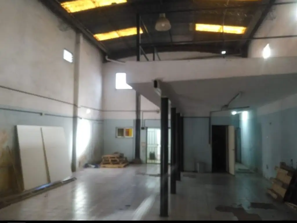 Alquiler Galpon, 300m2, 7,8mts frente, Gral Fructuoso Rivera 2400 ...