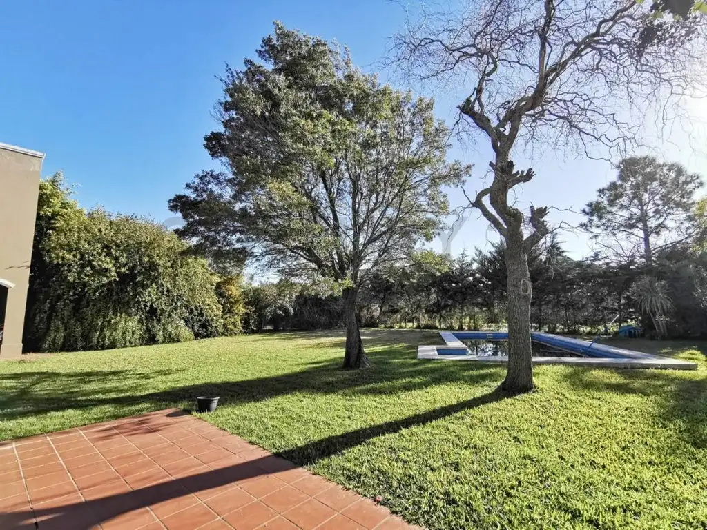 Venta Casa 19 años 4 dormitorios, 230m2, con balcón, 464 E/10 Y 11, City Bell, La Plata | Argenprop