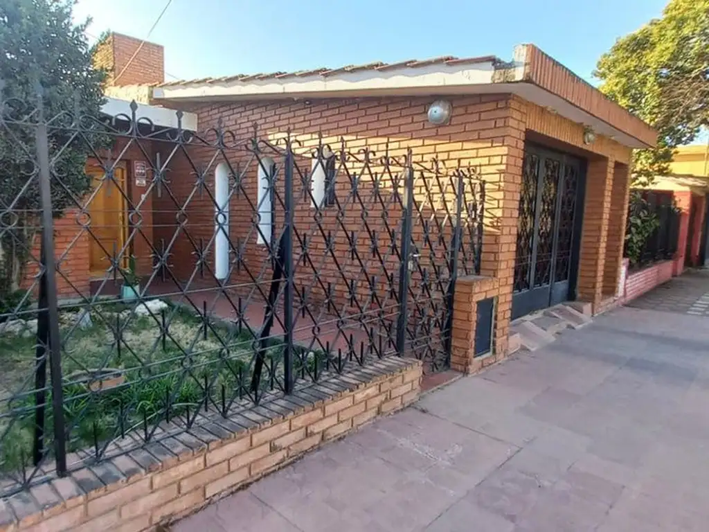 Venta Casa 50 años 3 dormitorios, 149m2, 1 cochera, Ambargasta 2700, Empalme, Cordoba | Argenprop