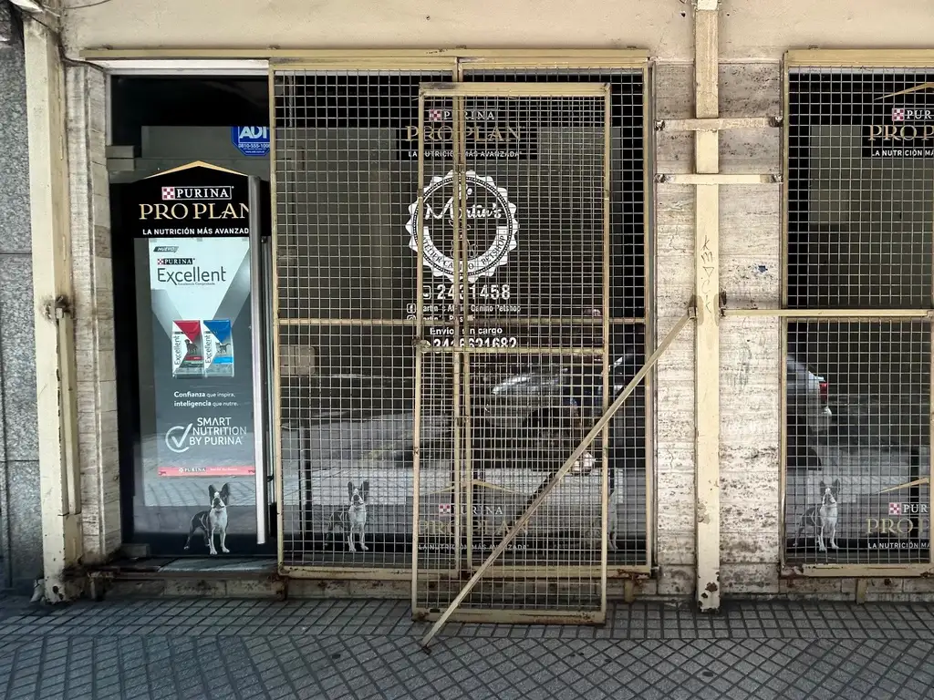 Local Alquiler, en edificio, via pública, Leandro N. Alem 1300, Martin | Argenprop
