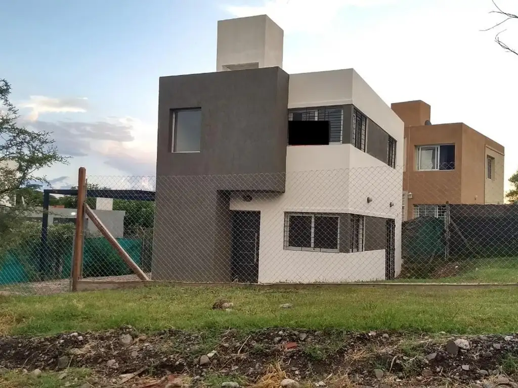 Casa Venta 7 años 3 ambientes, 1 cochera, 85m2, López Y Planes 700 ...