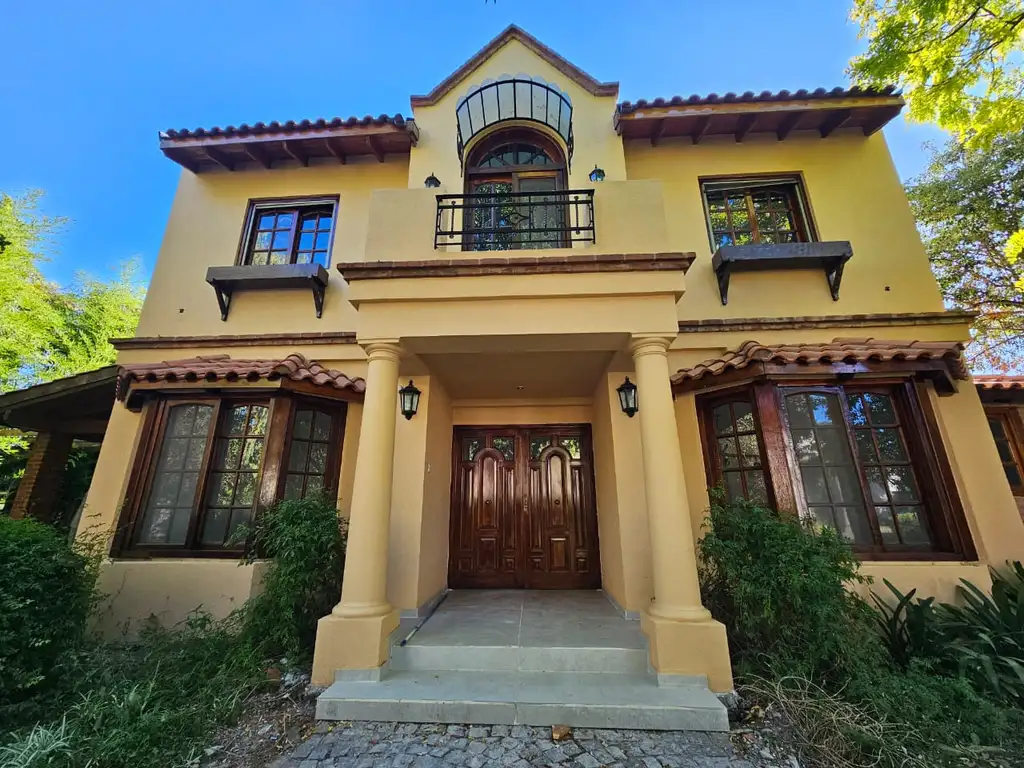 Alquiler Casa 5 dormitorios, 1 cochera, 250m2, Saravi 300, Los Fresnos ...