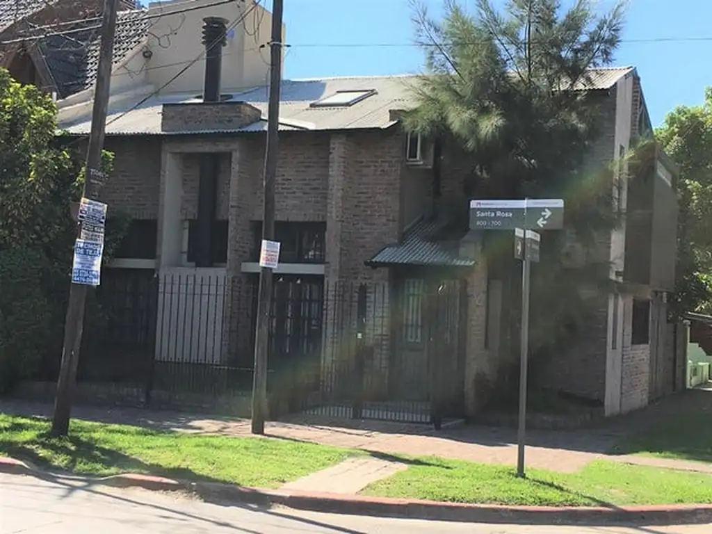 Venta Casa 15 años 4 dormitorios, 1 cochera, 260m2, Santa Rosa 700 ...