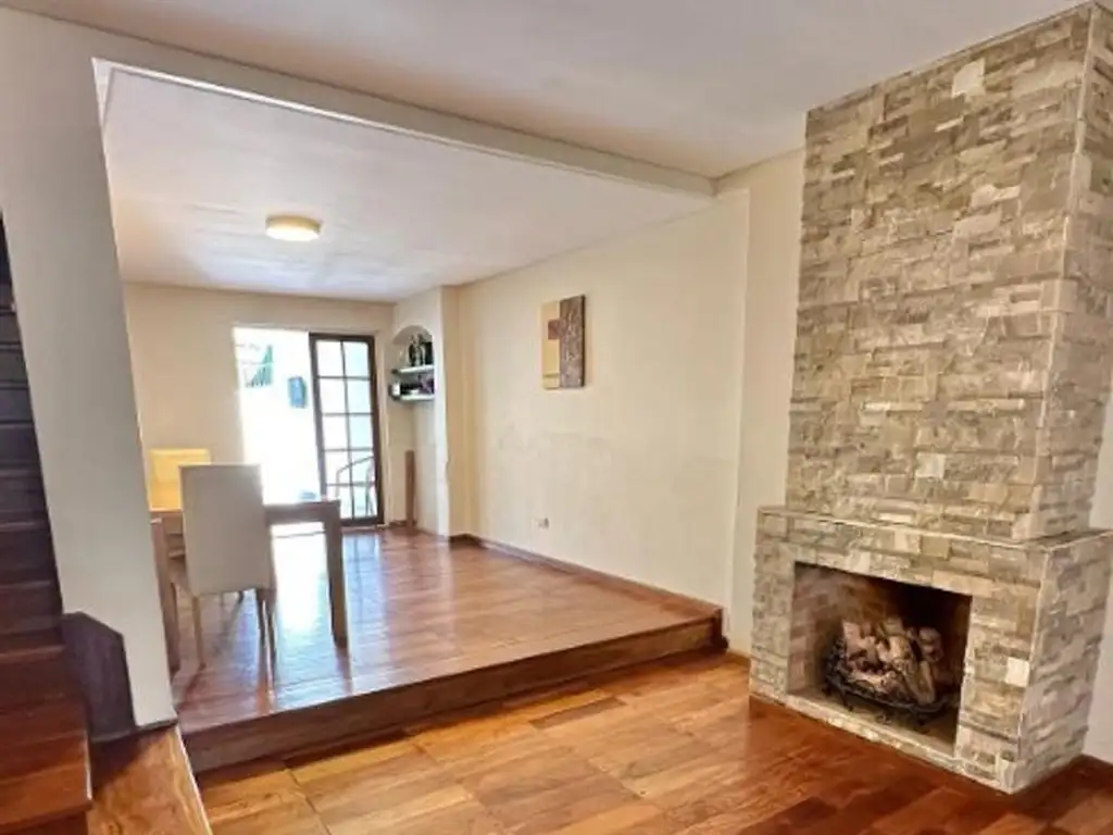 Amplio triplex 6 amb con gran jardín y pileta, impecable, Olivos ...