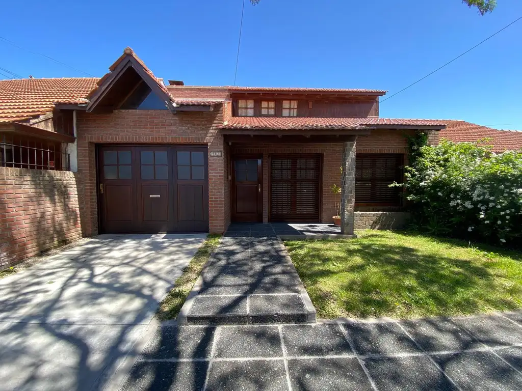 Venta Casa 25 años 4 dormitorios, 2 cocheras, 133m2, Rio Negro 4300 ...