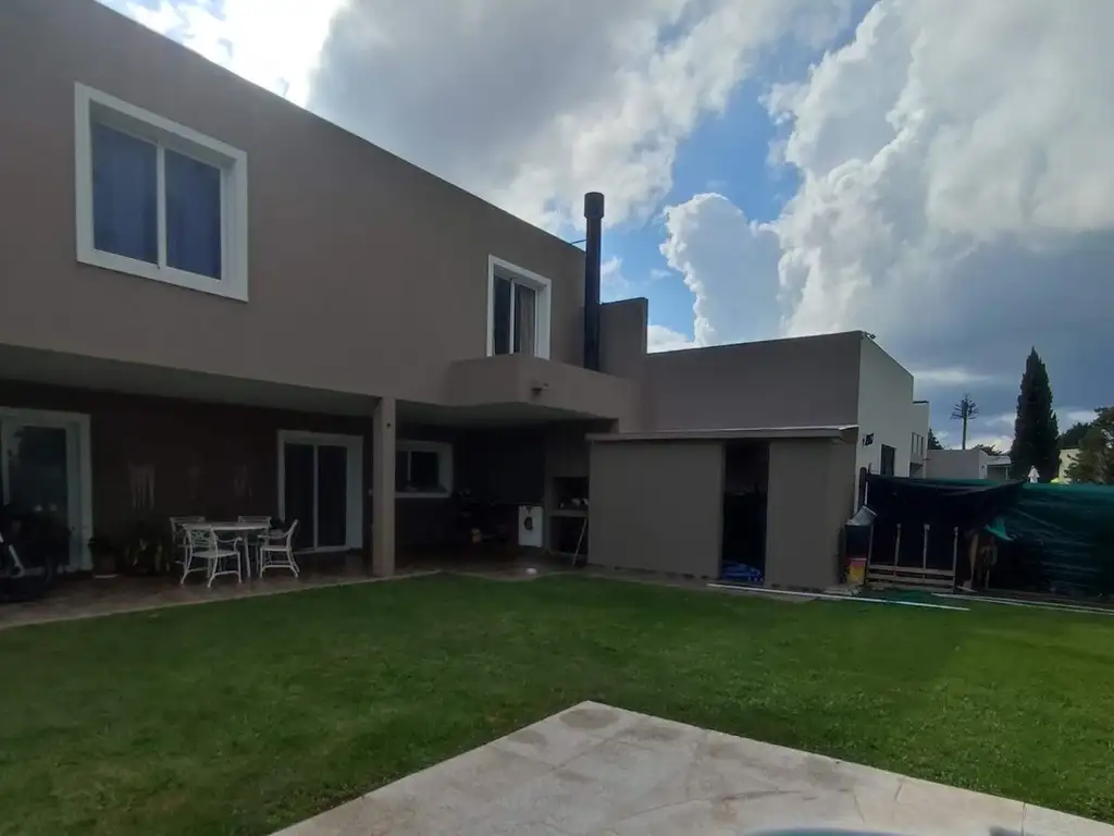 Casa Venta 6 años 6 ambientes, 168m2, 2 cocheras, Calle Alto Perú 100 ...