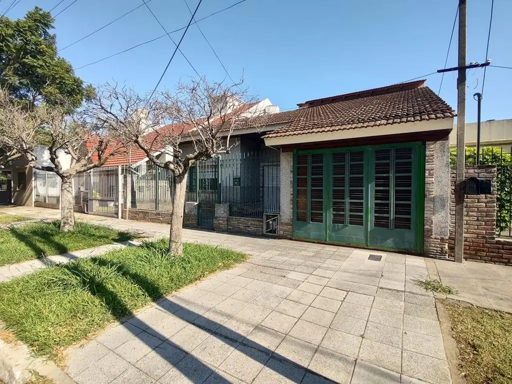Casa Venta 62 años 6 ambientes, 214m2, 1 cochera, Laureano Oliver 1200 ...