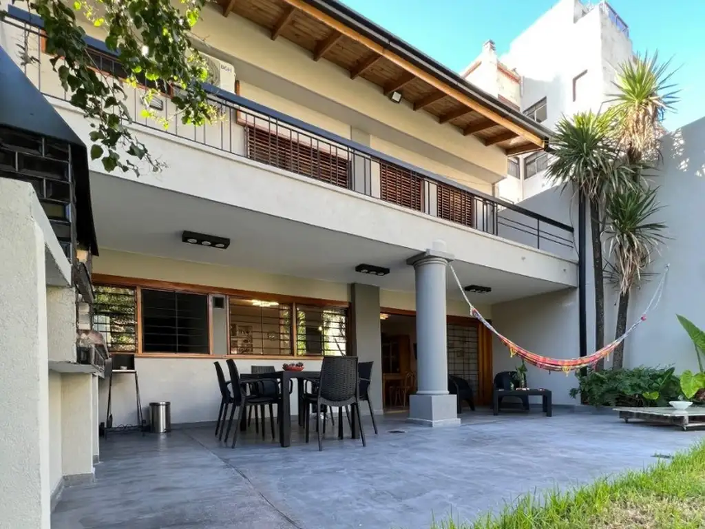 Casa Venta 22 años 5 ambientes, 260m2, 3 cocheras, Pareja 3800, Villa ...