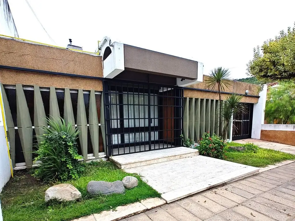 Casa Venta 60 años 6 ambientes, 323m2, 1 cochera, Luis Olcese 200, La ...