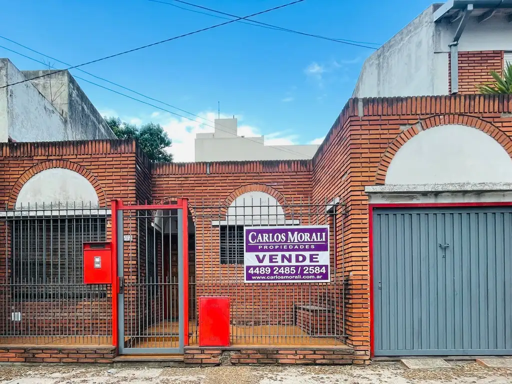 Venta Casa 2 dormitorios, 120m2, 2 cocheras, Inte Abel Costa 200, Moron ...