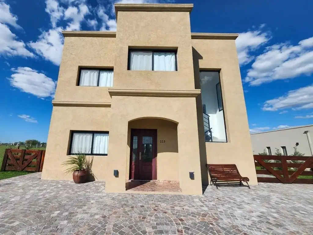 Venta Casa 2 años 3 dormitorios, 148m2, con balcón, San Sebastian Area 13 Cod 557,5, San ...