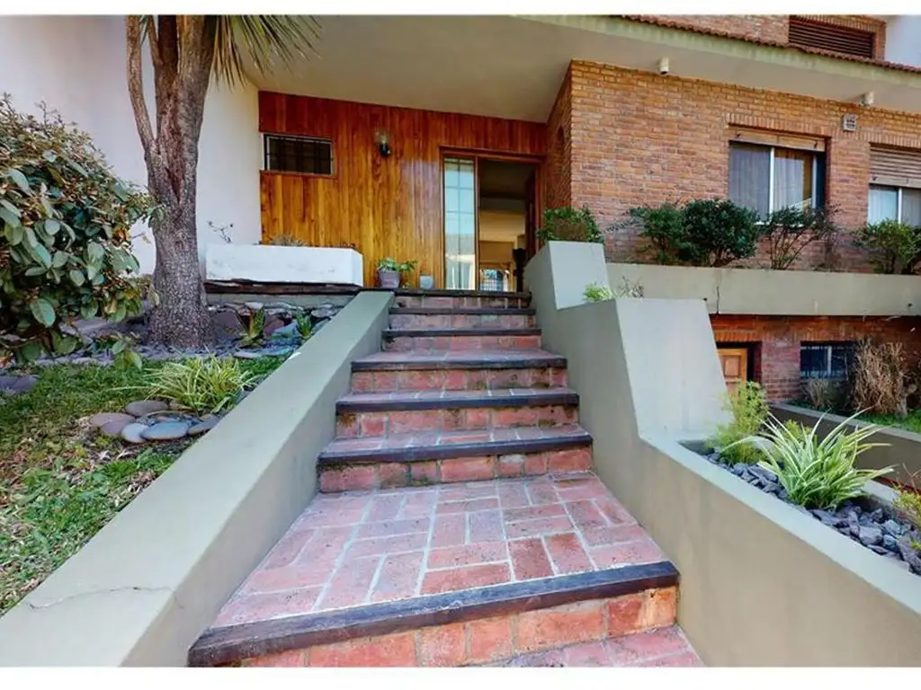 Venta Casa 40 años 4 dormitorios, 283m2, 2 cocheras, Italia 2300 ...