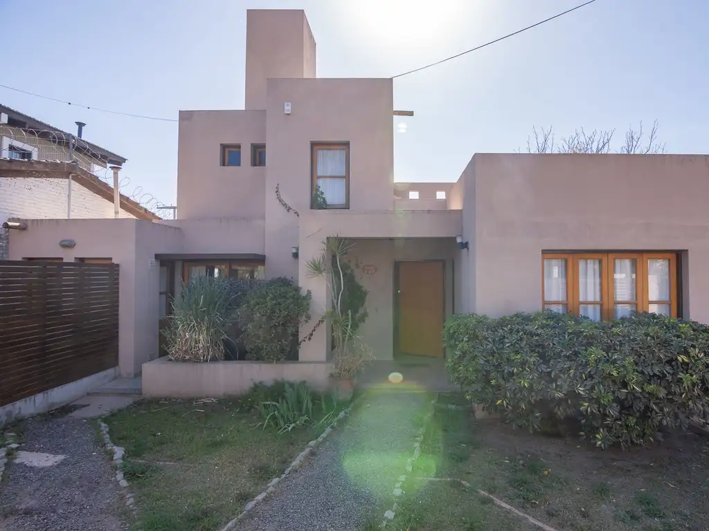 Venta Casa 17 años 4 dormitorios, 225m2, 2 cocheras, Valencia 100 ...